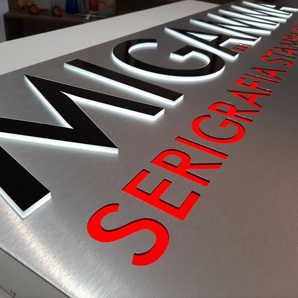 Insegna Luminosa da esterno in Dibond e Plex 1 cm – SignFactory